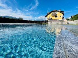Piscina exterior sazonal