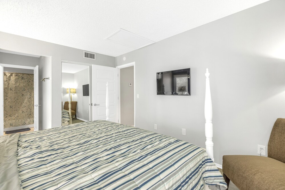 Private Patio, Walk To All! 5min- Siesta Keys Best Beach, 1min- Shopping Dining & Entertainment! - シエスタ・キー, FL
