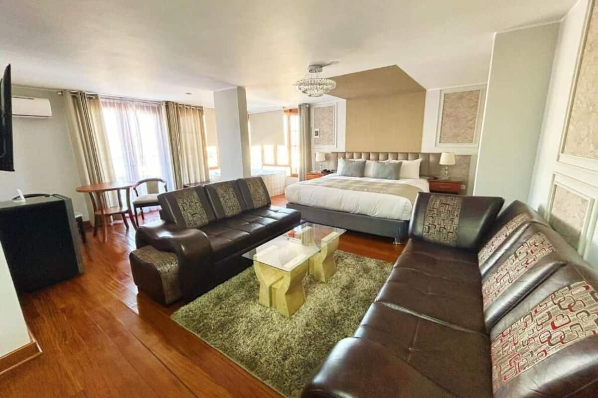 Suite Superior | Cofre no quarto, ferro/tábua de engomar, Wi-fi grátis 