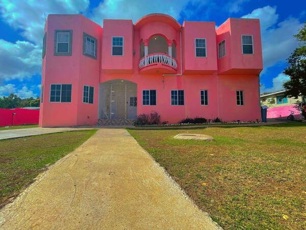 A Taste Of Jamaica Lavern Place - Ocho Ríos