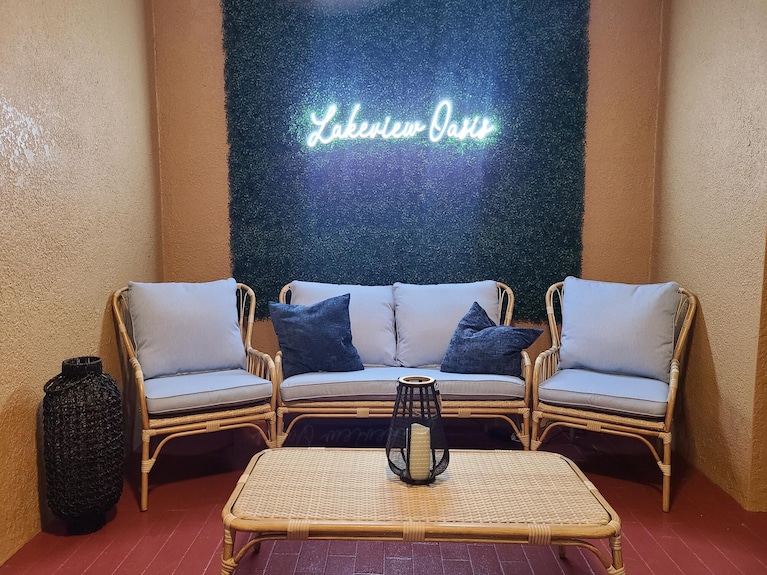 Welcome To Lakeview Oasis. Escape The City And Embrace Lakeside Living. - Riverview, FL