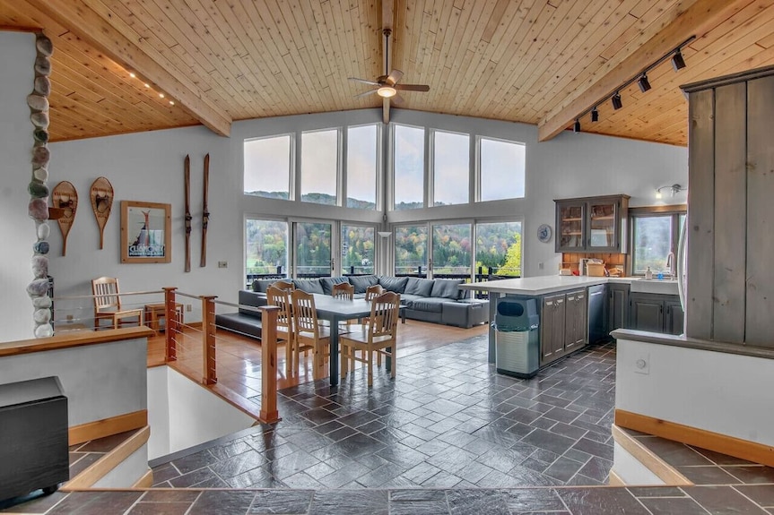 Stunning Chalet With Breathtaking Holimont Views Perfect For Families - Ellicottville, NY