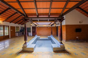 Villa Tradicional, 2 quartos, piscina privativa, vista para o jardim | Sala de estar