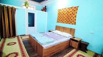 Quarto casal básico | Edredons de pluma, individualmente decorados, individualmente mobiliados