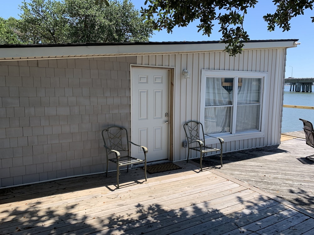 The Boat House - Water Front, Wifi, Pet Friendly 1 Bedroom Home By Redawning - Norfolk, VA