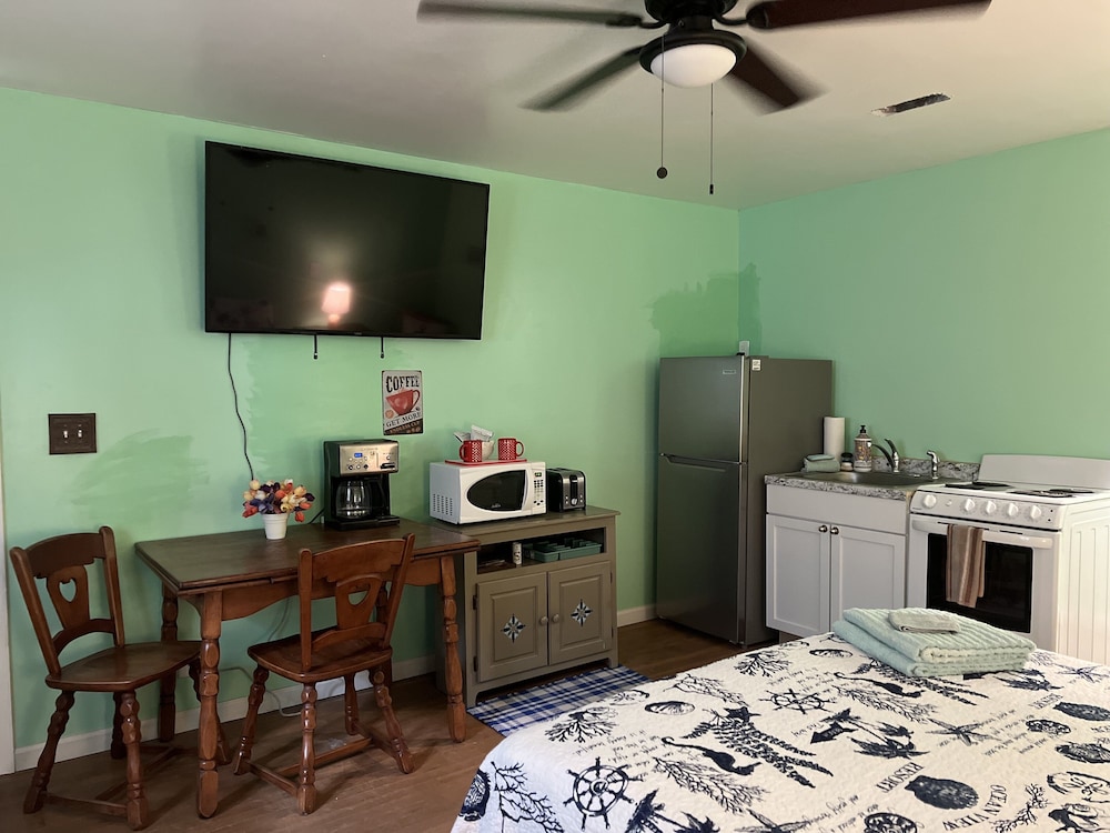 Boat House Studio - Water Front Pets Wifi Smart Tv Apts By Redawning - Norfolk, VA