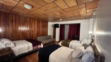 Quarto Superior | Roupa de alta qualidade, edredões de penas, secretária, Wi-fi grátis