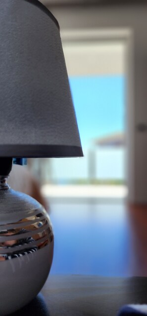 Suite de Luxo, 2 quartos, não fumadores, vista para o mar | Secretária, secretária adequada para computadores portáteis 