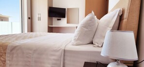 Suite de Luxo, 2 quartos, não fumadores, vista para o mar | Secretária, secretária adequada para computadores portáteis 