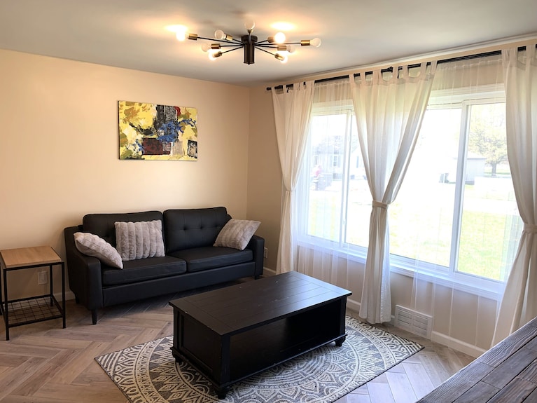 Comfy House - Centrally Located - Rochester Hills, MI
