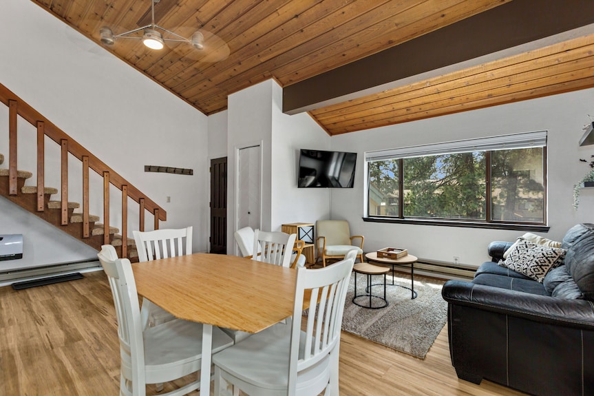 Modern Mccall Mountain Gem -- Pet-friendly -- Less Than 1 Mi To Lake & Downtown - McCall, ID