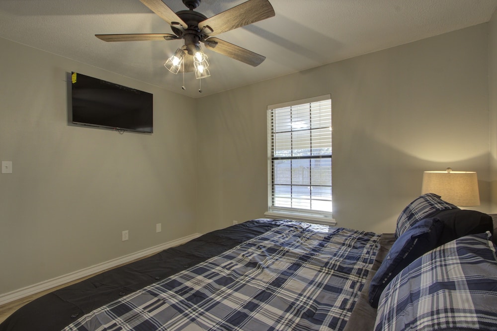 Home Away From Home & Business Ready - Texarkana, TX
