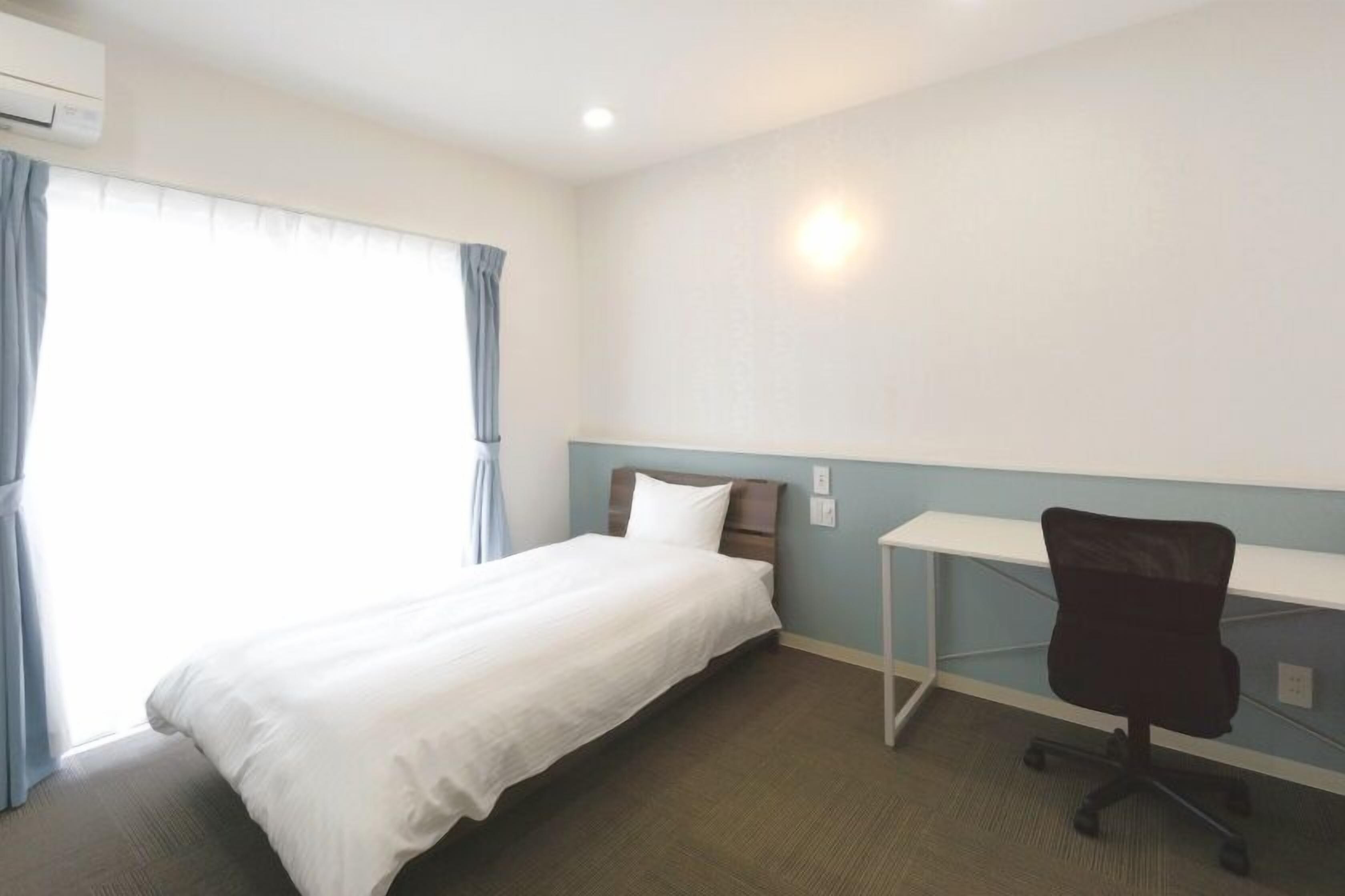 Quarto Duplo Económico | Secretária, cortinas/cortinados opacos, Wi-fi grátis 