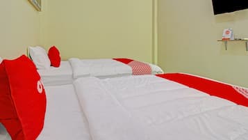 Quarto duplo luxo | Escrivaninha, roupa de cama