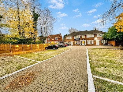 All Seasons Gatwick Guest House