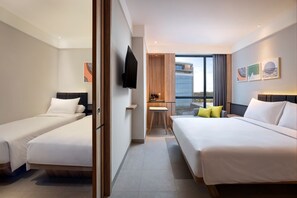 Quarto Familiar, várias camas | Cofre no quarto, secretária 