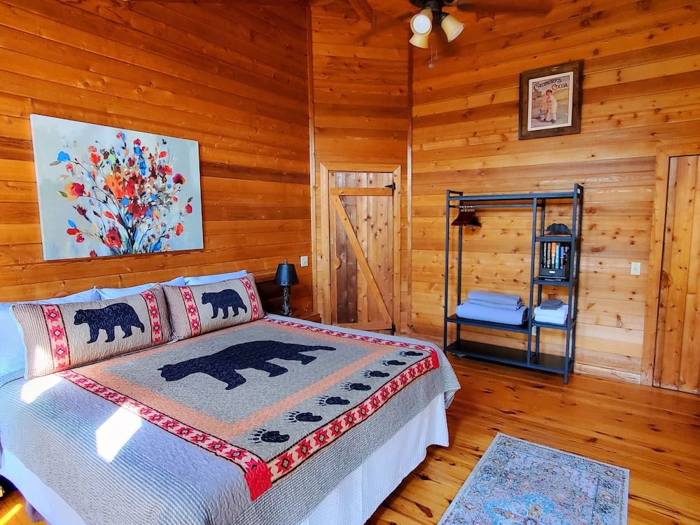 Year-round Mountain Views,
Pet Friendly Just 5 Miles To Downtown Blue Ridge - Blue Ridge, GA