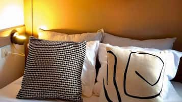 Quarto Duplo Tradicional | Minibar com produtos grátis, com decoração personalizada