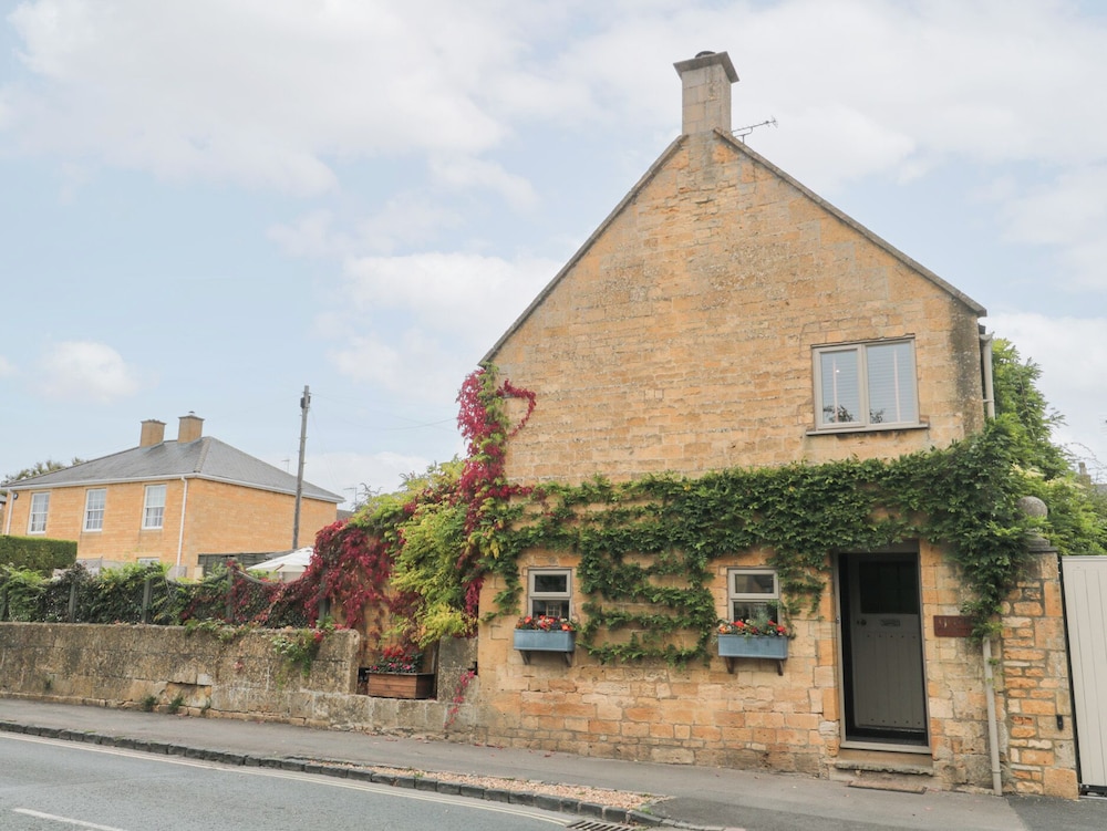 Yarn Cottage - Broadway