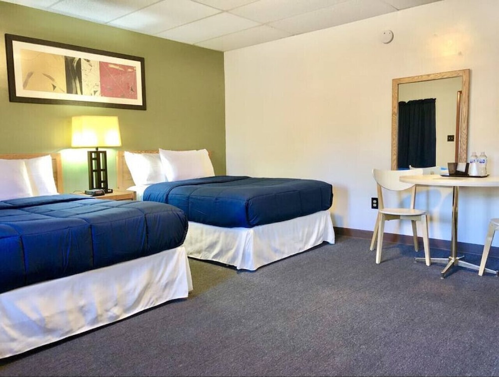 Hilltop Lodge Two Double - Room 106 - Fort Frances