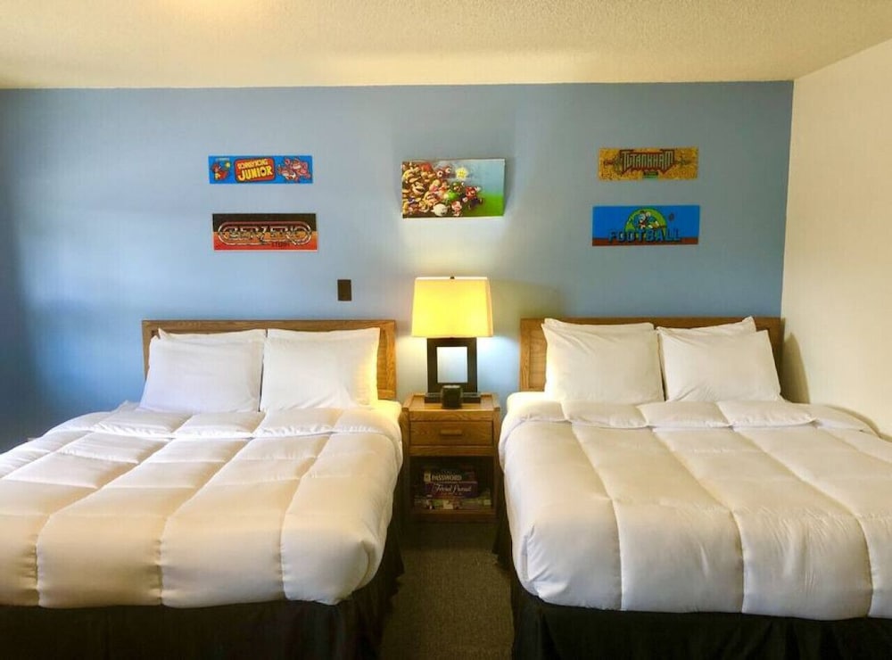 Hilltop Lodge Standard Double - Room 110 - Fort Frances