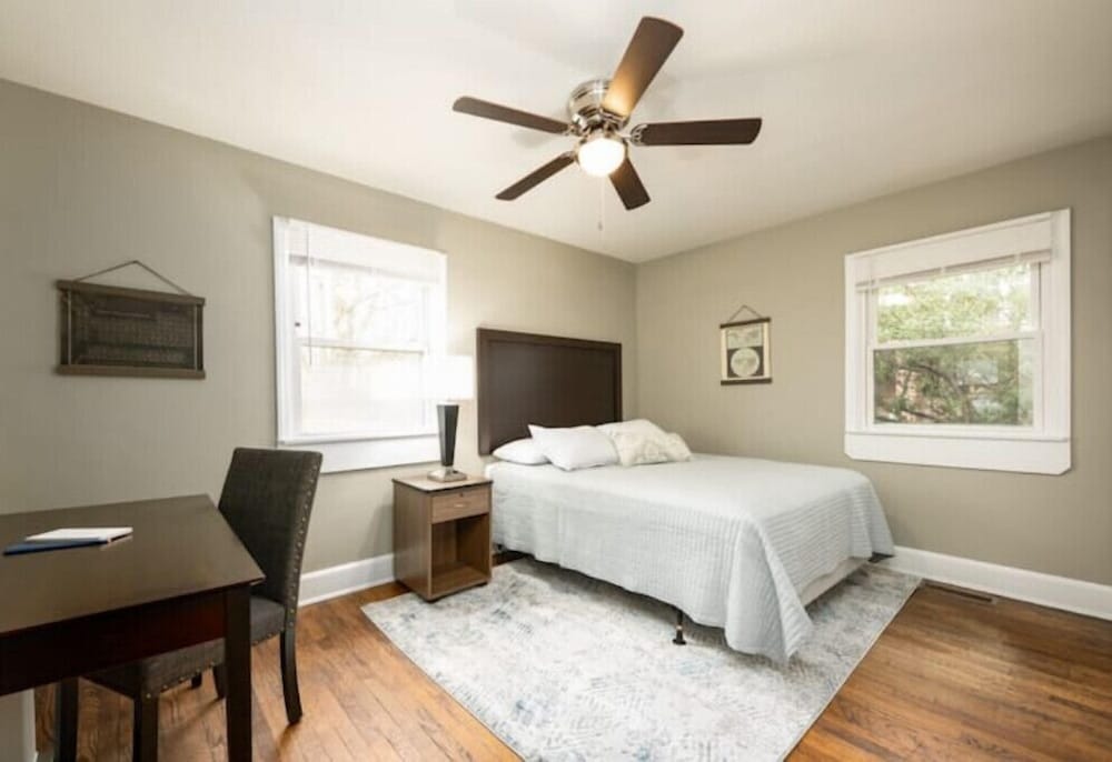 Modern 3 Br Home - Fireplace-close To Everything - Greensboro