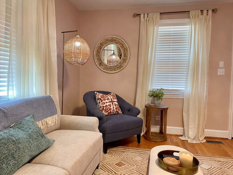 Altavista House - Renovated, Charming, & Walkable - Charlottesville, VA