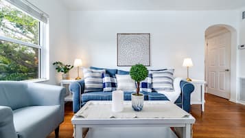 Apartamento Standard | Sala de estar | Smart TV de 55 de polegadas com canais digitais, televisor, Netflix