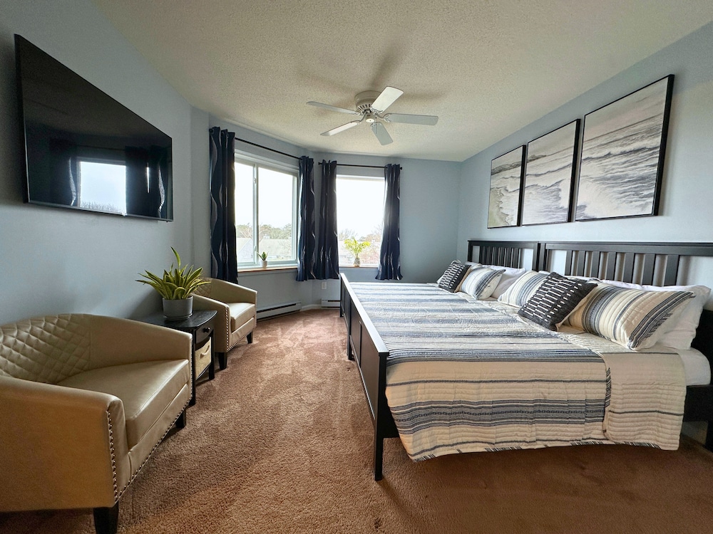 Resort Style Condo W/ Exclusive Amenities: Private Beach, Saltwater Pool & More! - Massachusetts