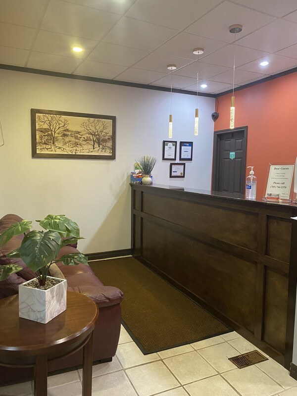 Le Voyageur Inn - Mattawa