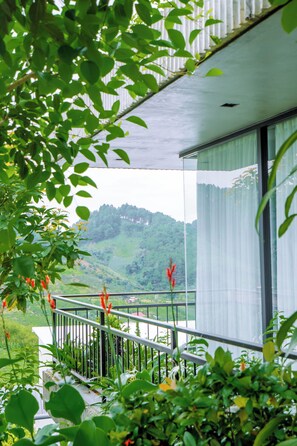 Bangalô, sacada | 1 quarto, cofres nos quartos, escrivaninha