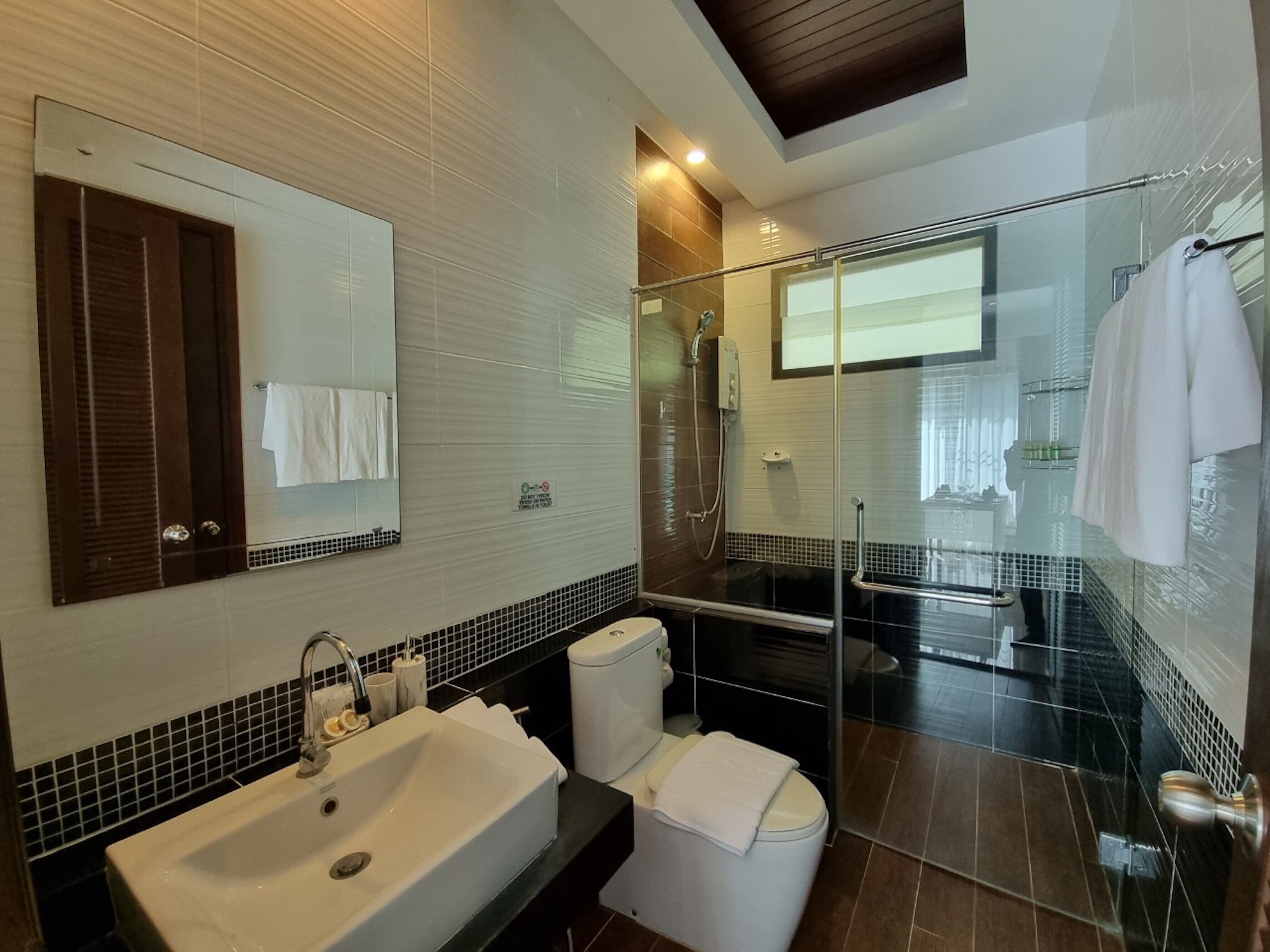Villa Familiar | Casa de banho | Um polibã, um chuveiro fixo, um secador de cabelo, toalhas fornecidas 