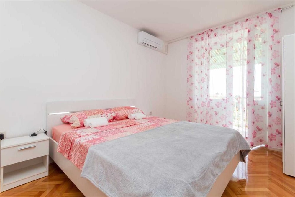 Two Bedroom Apartment With Balcony Juratovec - Portorož