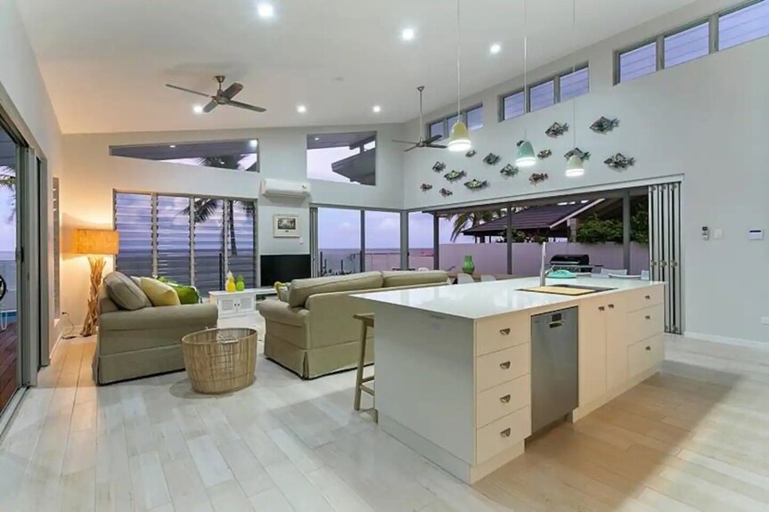 Luxury Ocean Property La Flotte In North Qld - Queensland