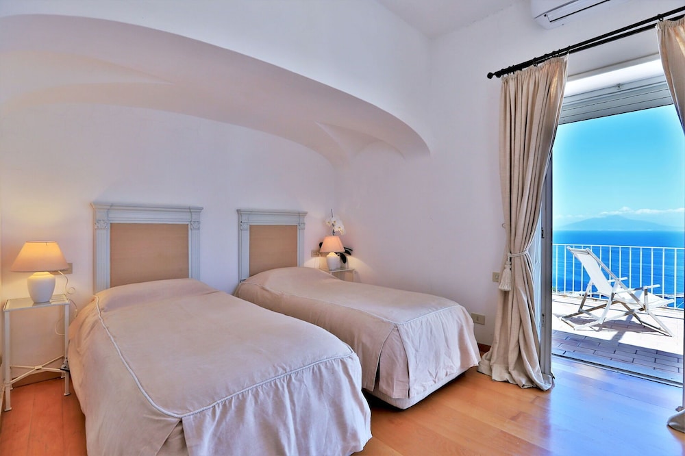Beautiful villa in Capri with breath-taking seaview of Naples - Capri ...