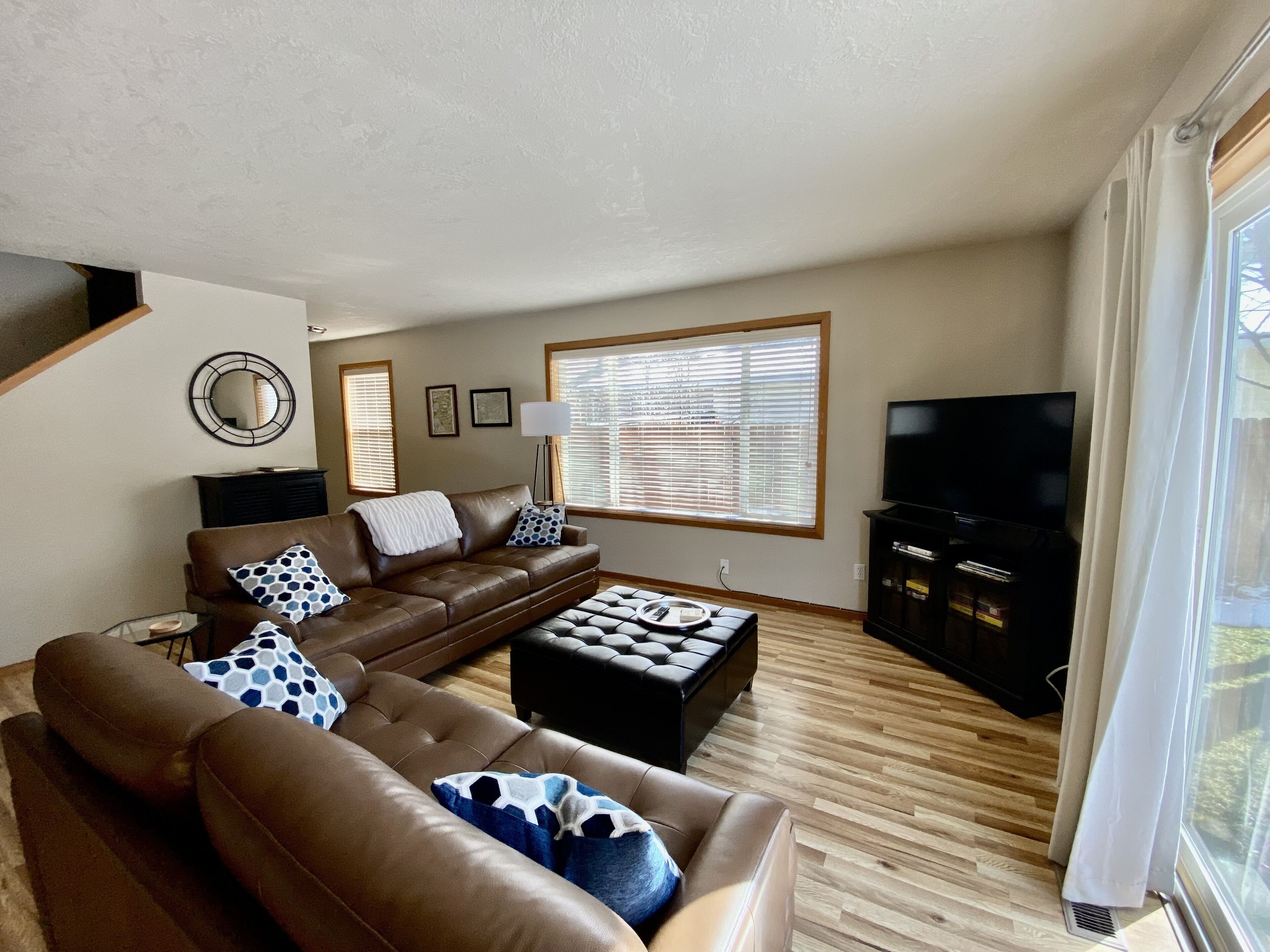 Three Peaks Retreat - 3 Bedroom 2.5 Bathroom Townhouse - Sisters, OR