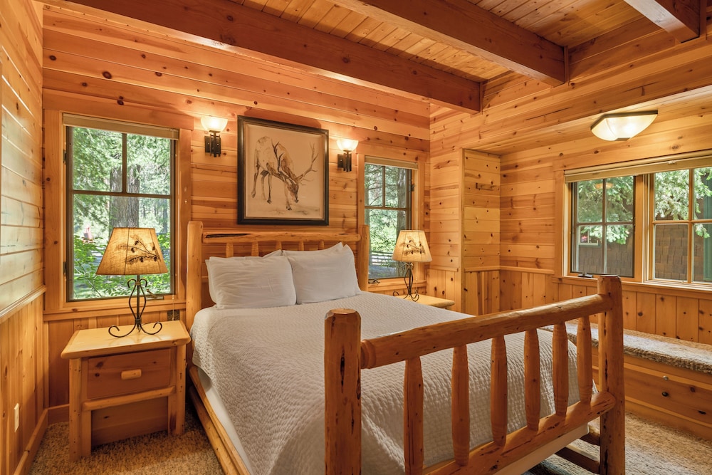 Metolius River Resort Cabin 4 Luxurious cabin on the Metolius River w ...