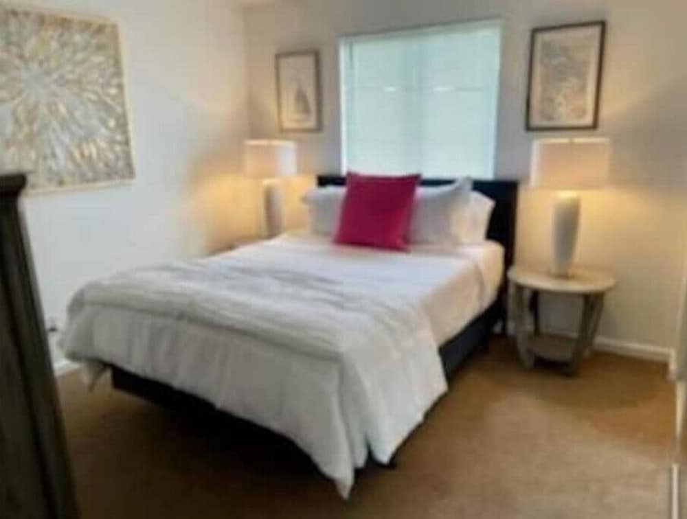 28 North Extended Stay Suites!! Pickleball, Hot Tubs And Game Room + Pool Tables - Interlochen, MI