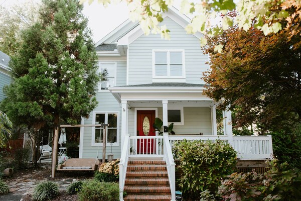 Home With Outdoor Oasis In Downtown Raleigh! - Raleigh, NC