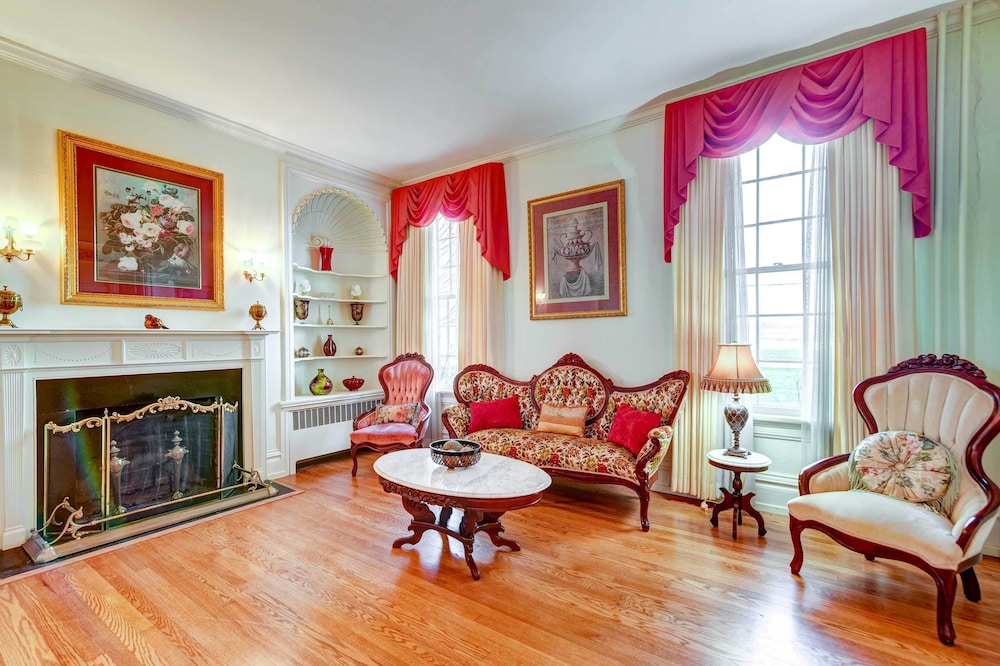 Bowling Green House W/ Shared Pool! - Bowling Green, KY