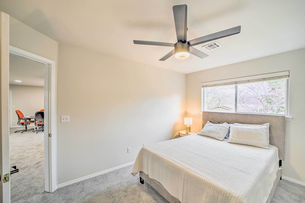 Pet-friendly Tulsa Escape W/ Private Hot Tub! - Tulsa, OK