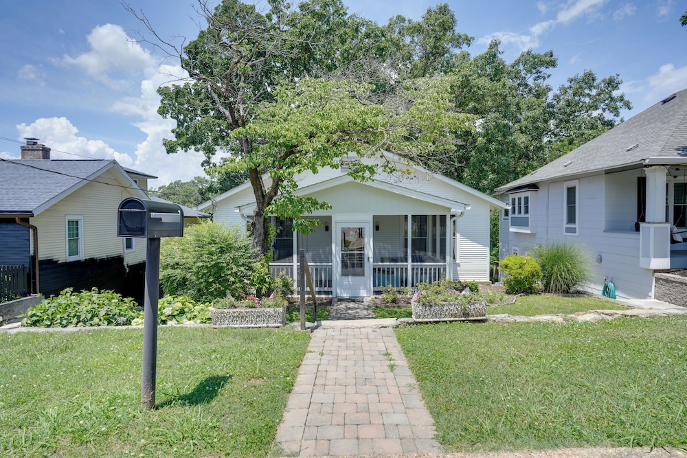 'Carousel Cottage:' North Chattanooga Home! - Signal Mountain, TN