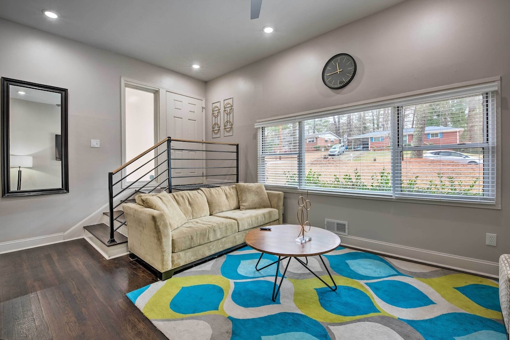 Atlanta Retreat W/ Deck In Greenbriar Area! - Atlanta, GA