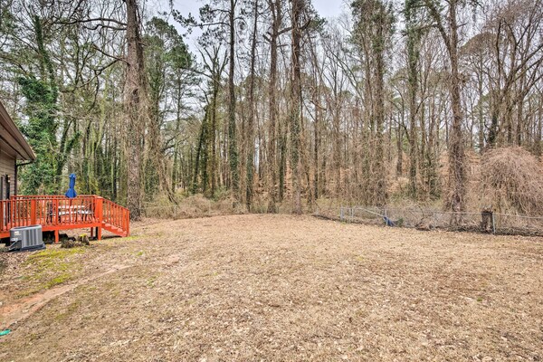 Atlanta Retreat W/ Deck In Greenbriar Area! - Atlanta, GA