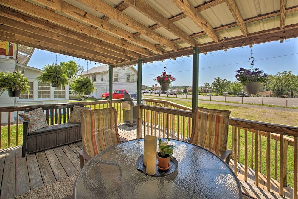 Hot Springs Home - Walk To Oaklawn Casino! - Hot Springs, AR