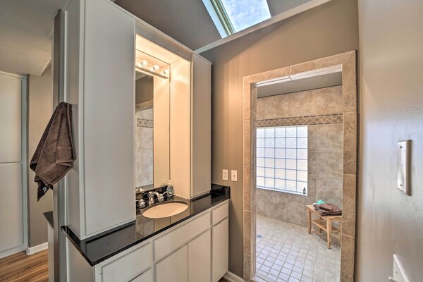 Grand Tulsa Getaway With Private Pond, Dock & Deck - Shell Lake, Sand Springs