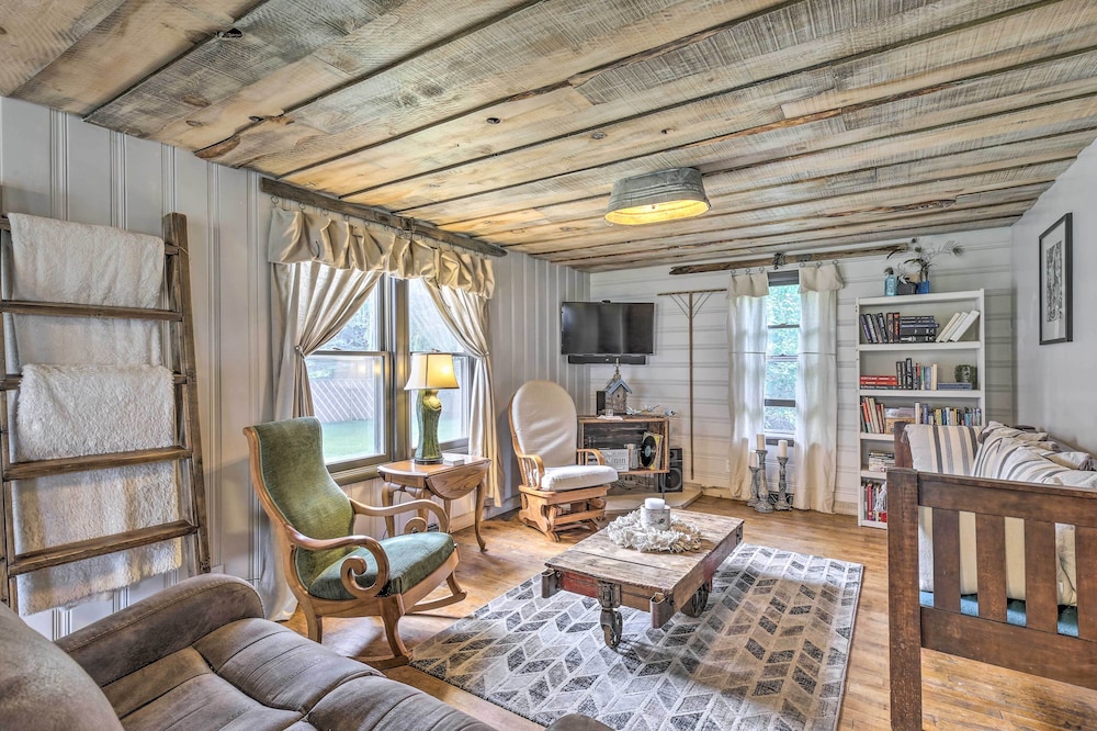 Eclectic Ladysmith Hideaway: Hike And Hunt! - Ladysmith, WI