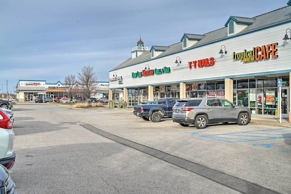 All-season Grand Haven Getaway With Deck! - Grand Haven, MI