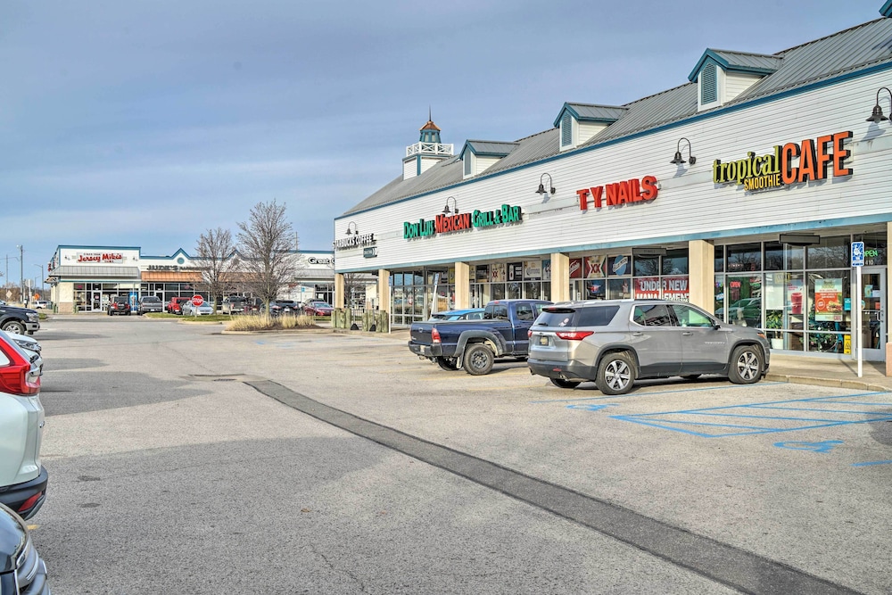 All-season Grand Haven Getaway With Deck! - Grand Haven, MI