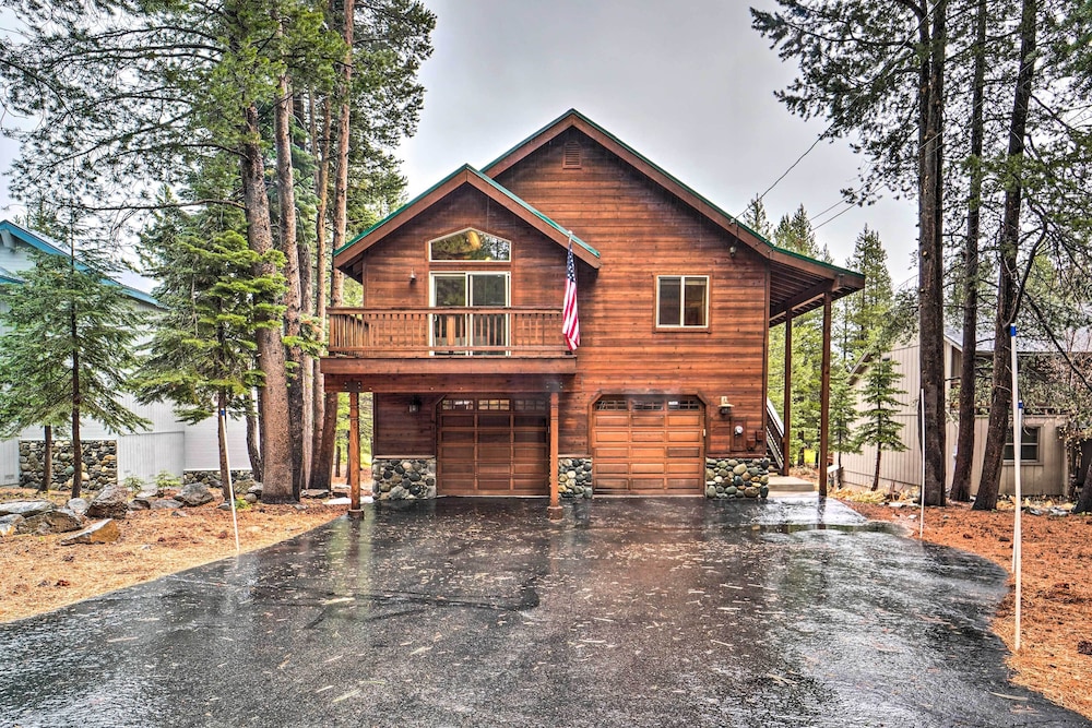 Bikes, Grill & Views: Luxe Truckee Cabin! - Lake Tahoe